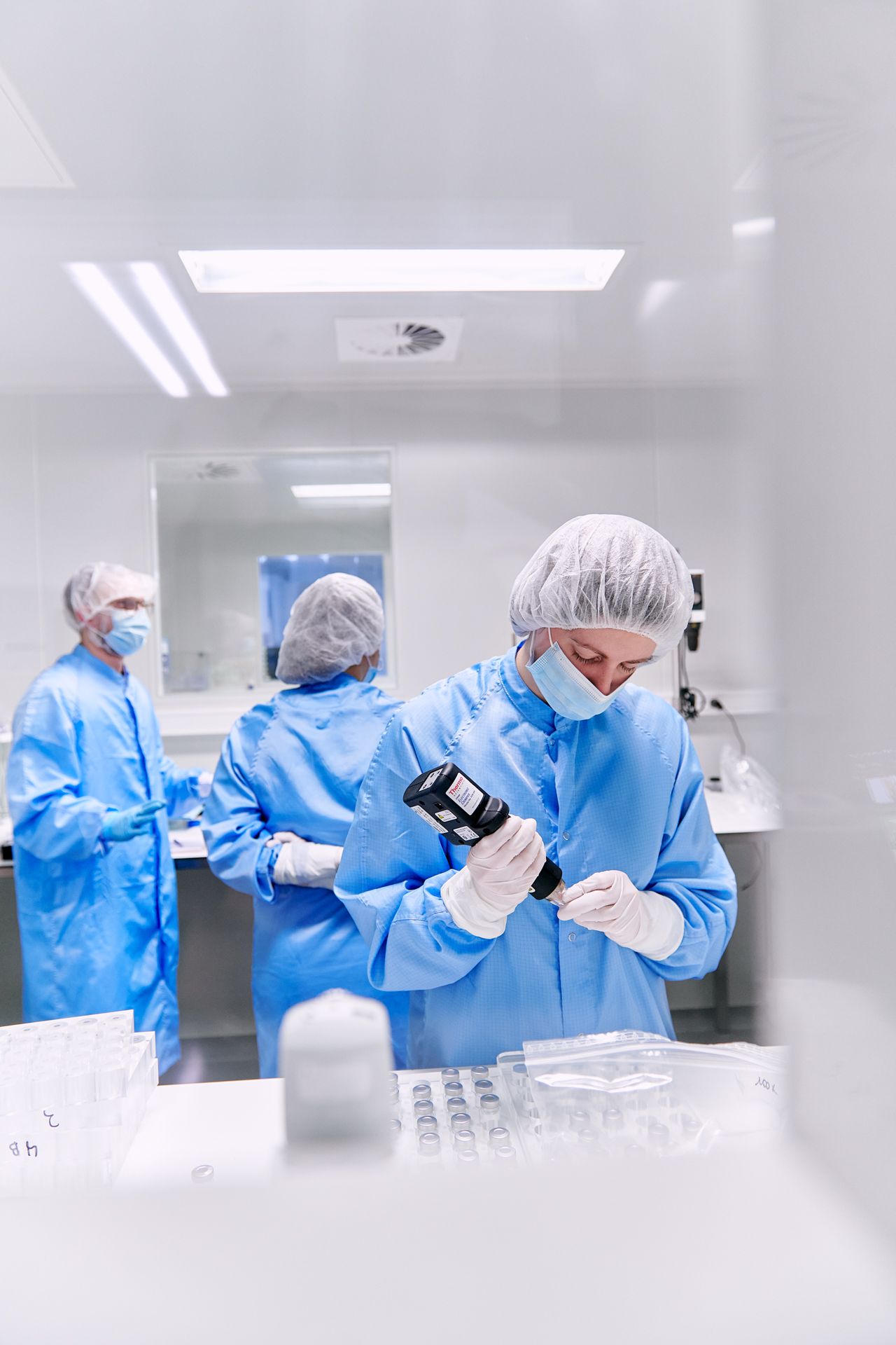 Trasis's products : synthesizers, dose dispenser, quality control ...